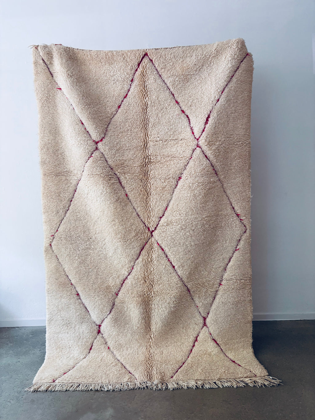 Schlichter Beni Ourain Berber-Teppich – zeitloses Design aus Marokko ...